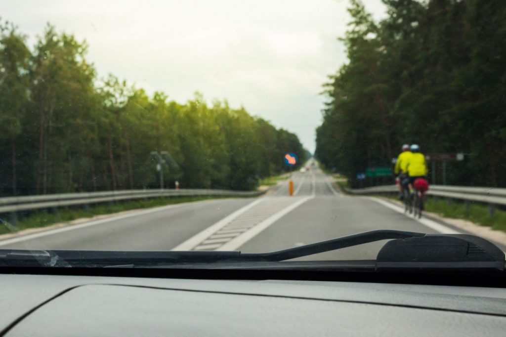 Why Should You Overtake Cyclists at a 1.5-metre Distance? - Škoda We ...
