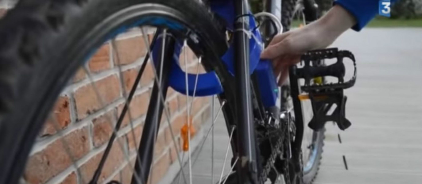 Is This the Future of Bike Safety? An 18-Year-Old Invented a ...