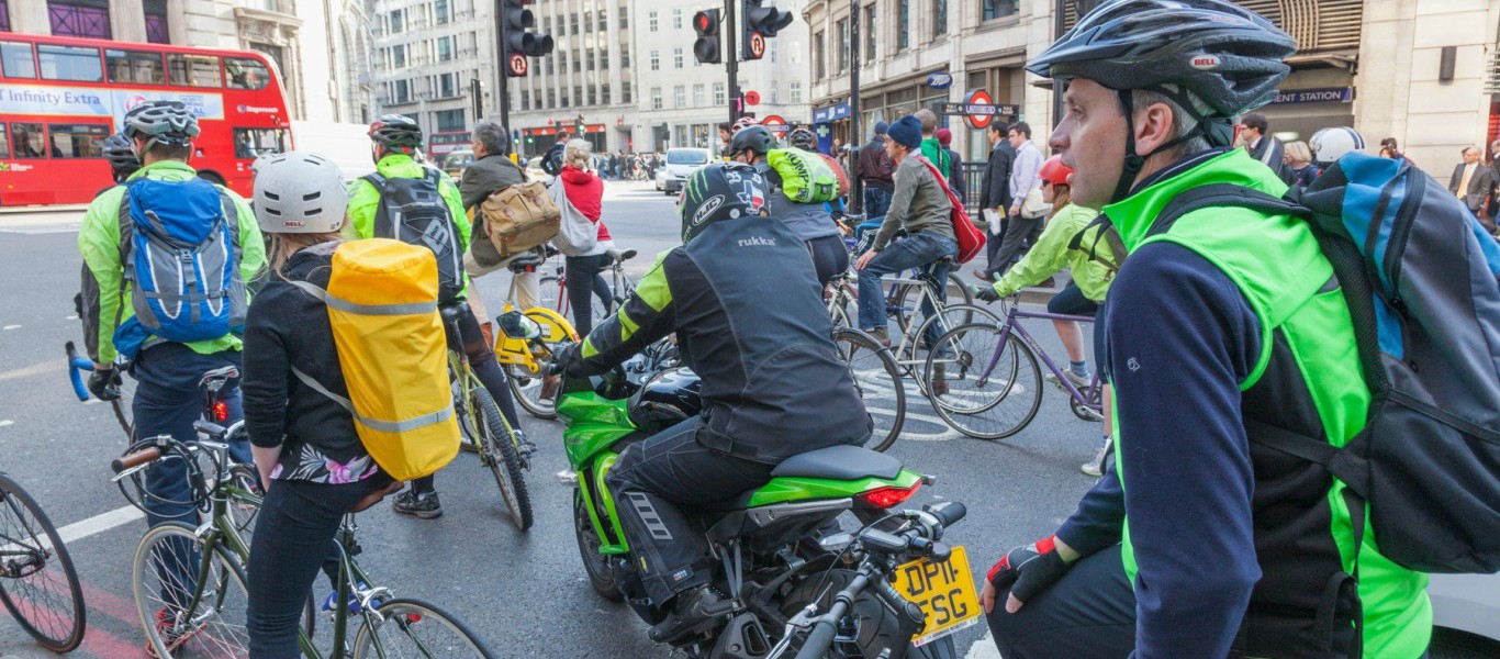 10 Pro Tips for Traffic Cycling Like a Boss - We Love Cycling magazine