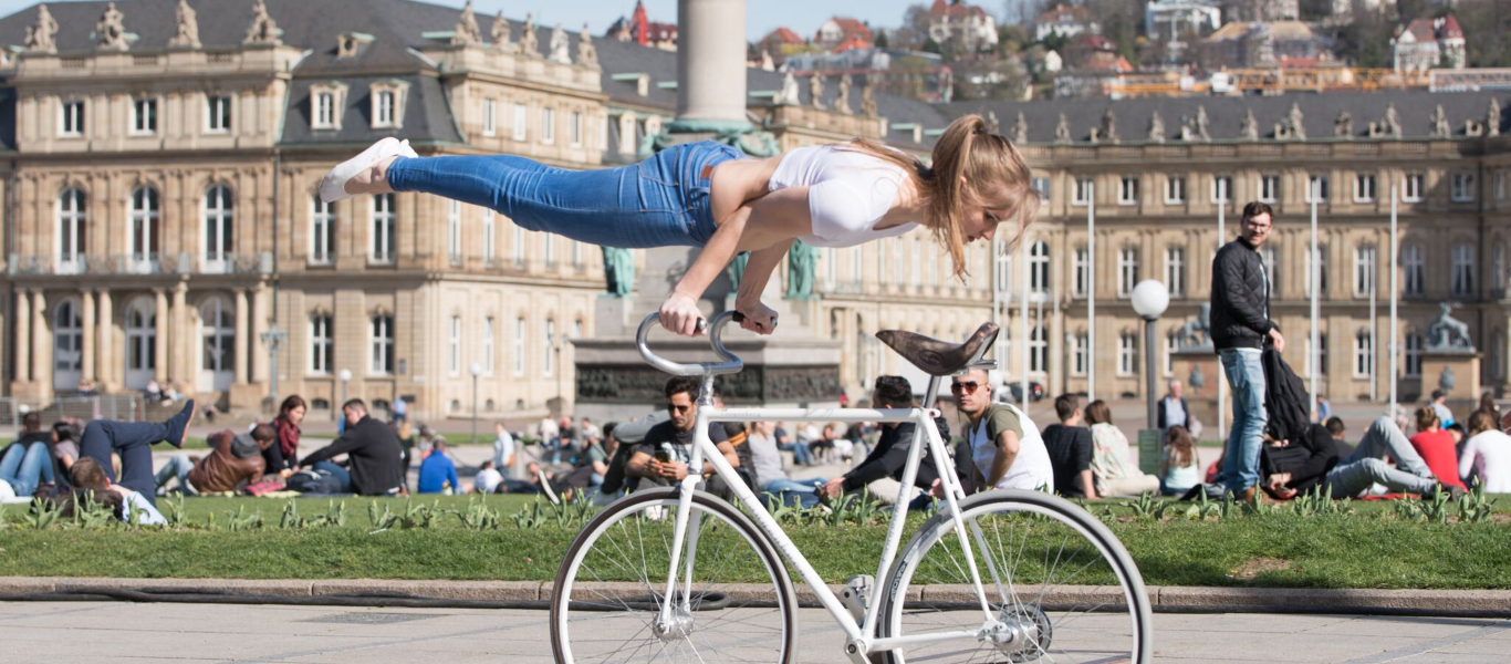 Jazda artystyczna na rowerze: poznajcie Violę Brand - Škoda We Love ...